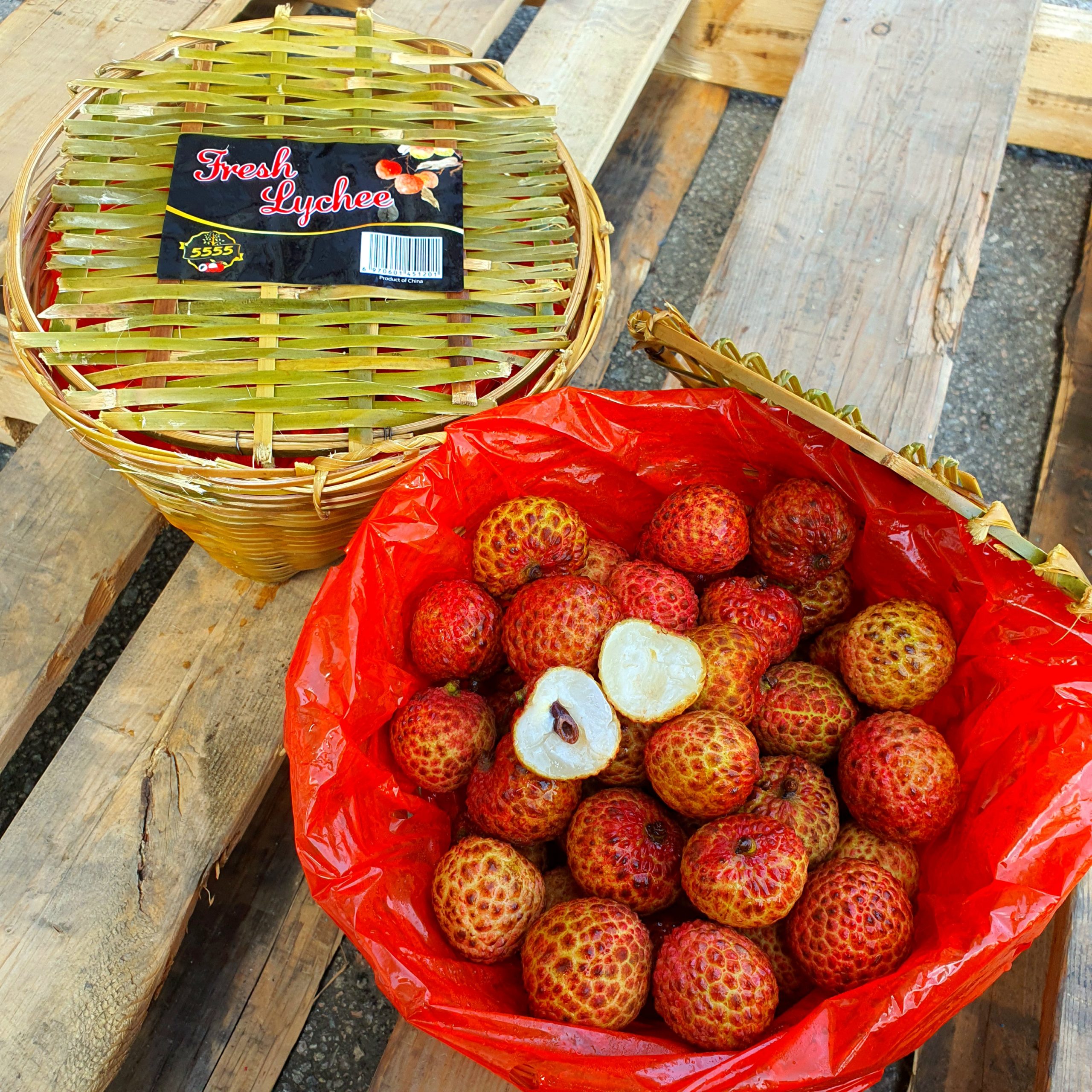 Lou Mai Chee Lychee Basket (1.6kg-1.8kg) – Fresh Collective